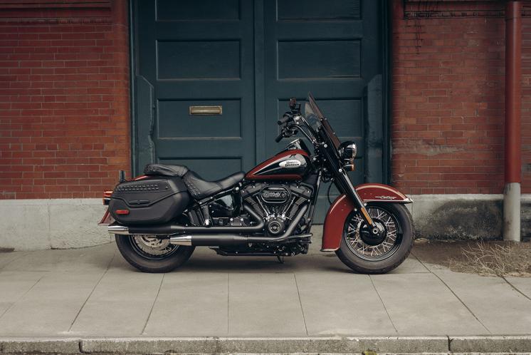 Gallery / Harley-Davidson® Softail FLHCS Heritage Classic 2024 / 2024 ...
